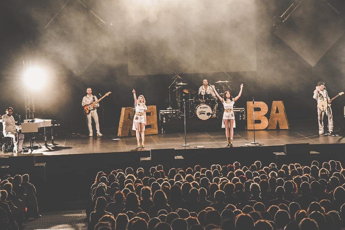 dBT火爆现场之——法国拉罗什The GENERATION ABBA SHOW by ABBorn世界巡回演唱会 - 新闻 - 传新科技有限公司